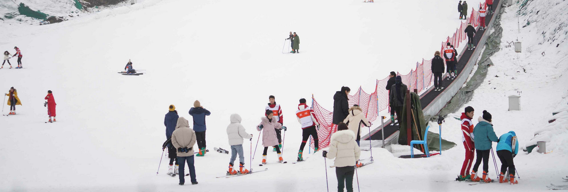 Citizens of Chongqing Enjoy Snow Season at Ski Resort | ichongqing