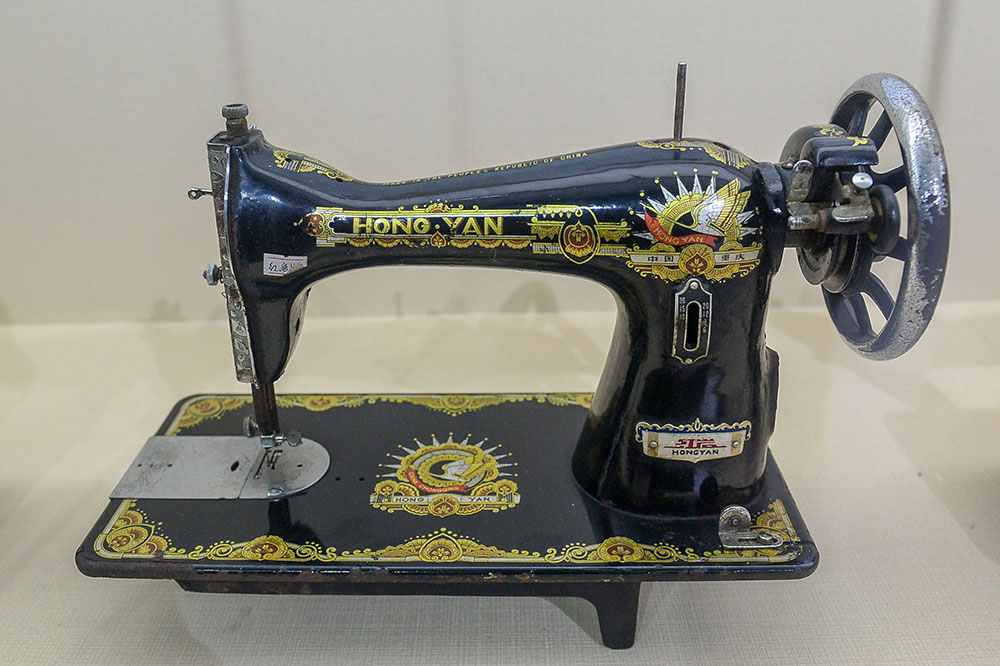 100 Old Sewing Machines Exhibited in Chongqing | ichongqing