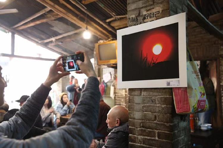 Enjoy Photography Exhibition as You Drink and Chat at Chongqing Local ...