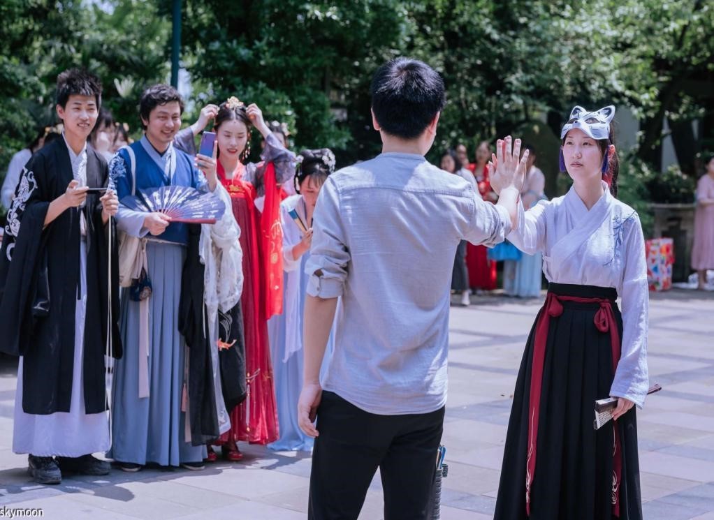 Hanfu Revival to Bring Chinese Tradition Back | ichongqing