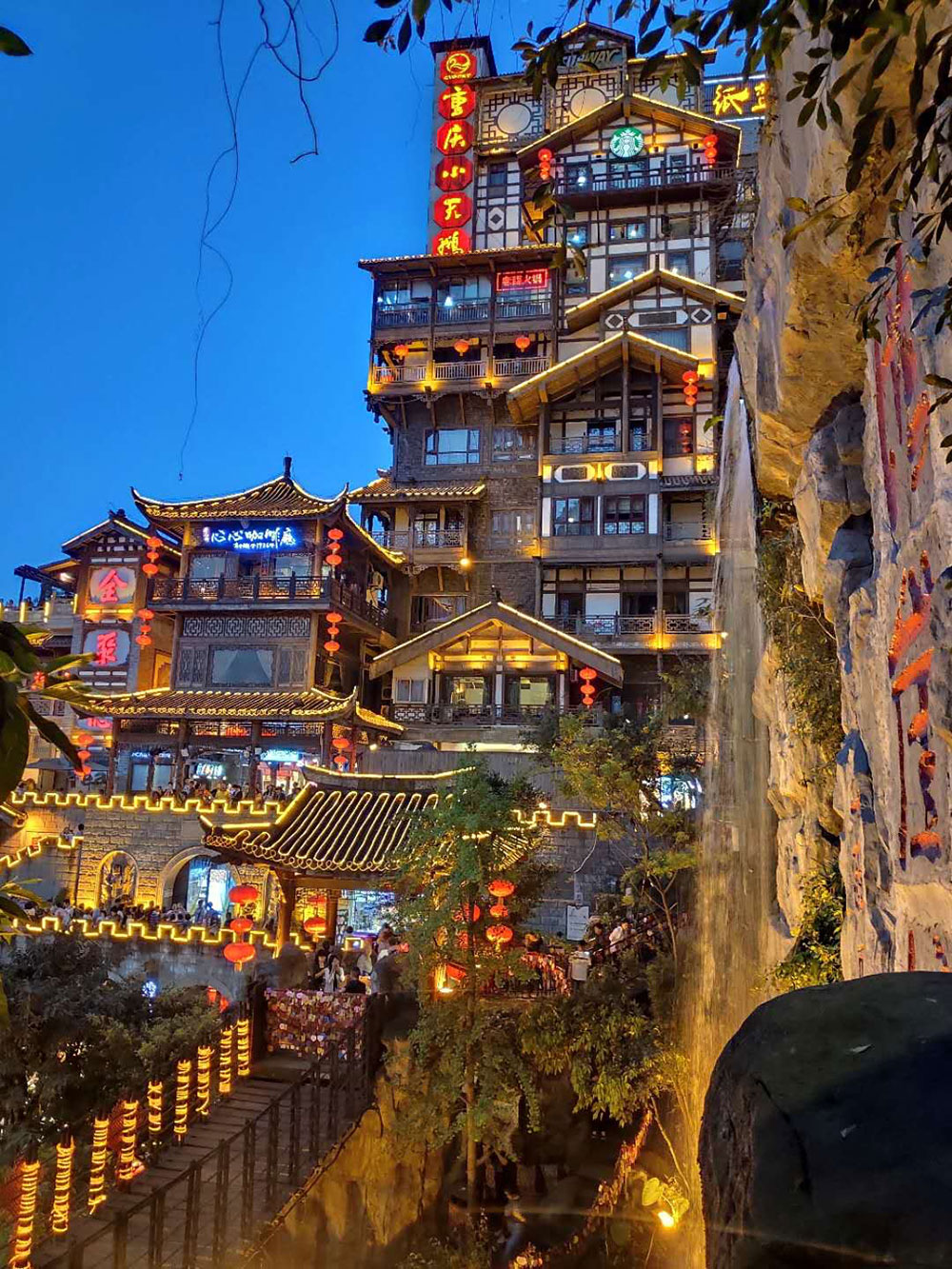 Reserve a Free Ticket Before You Go to Hongyadong | ichongqing