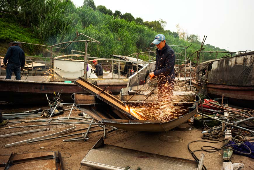 Chongqing to Plant Trees and Clear the Flotsam during Ten-Year Fishing ...