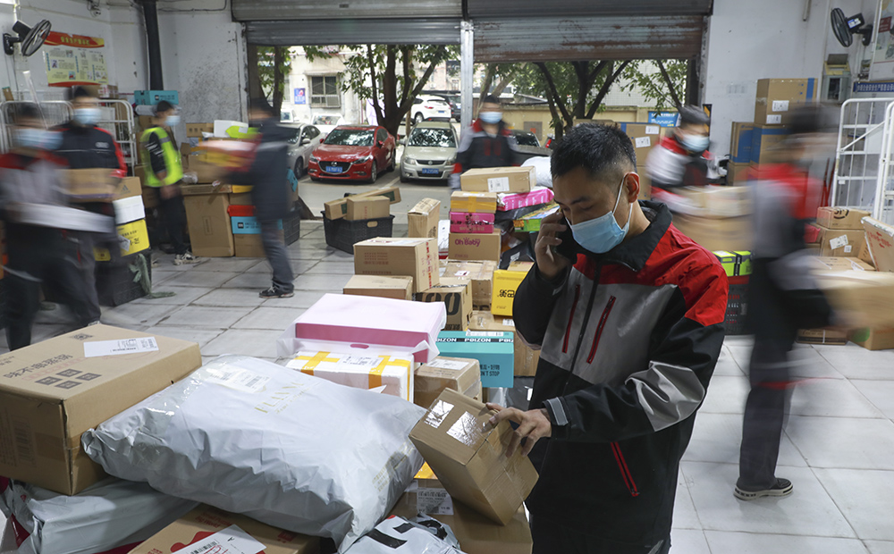 China Uses Biodegradable Plastic Packaging for Greener Express Delivery ...