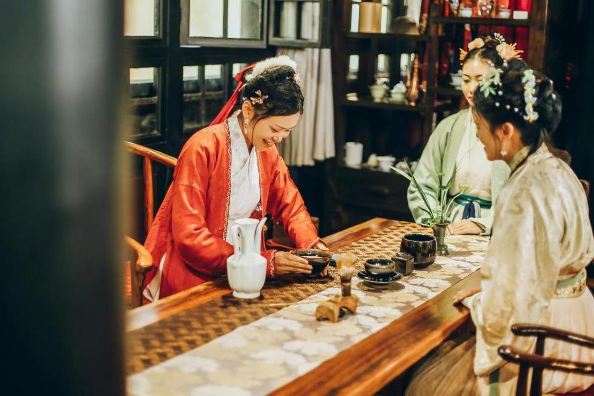 For the love of Hanfu! Chinese Traditional Fashion Booms | Live Replay ...