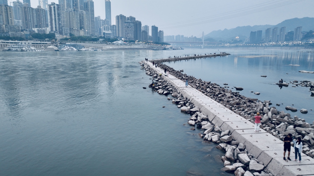 Huge Stonehenge in the Yangtze River Goes Viral in Chongqing | ichongqing