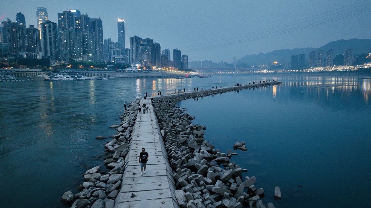 Huge Stonehenge in the Yangtze River Goes Viral in Chongqing | ichongqing