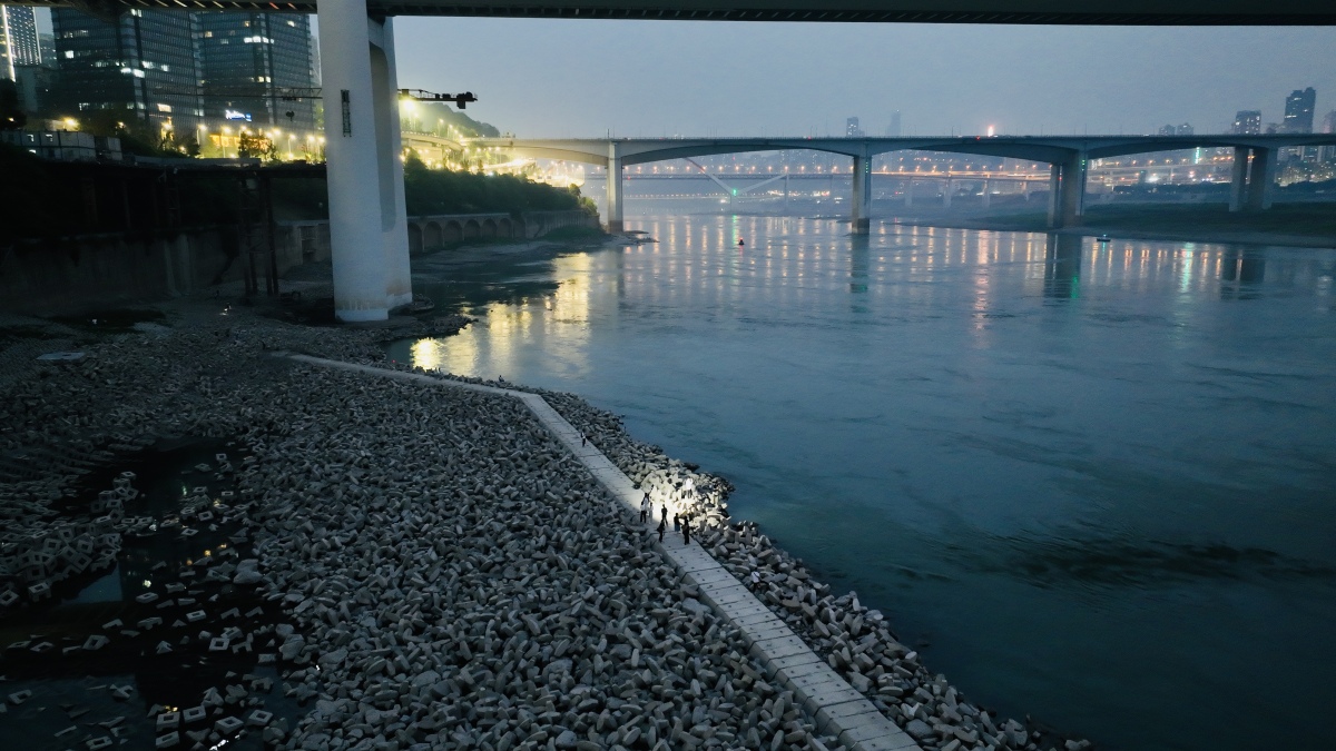 Huge Stonehenge in the Yangtze River Goes Viral in Chongqing | ichongqing