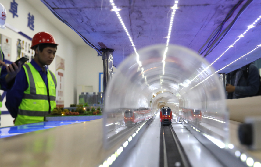 Chongqing Builds China's First Dual-Powered Urban Express | ichongqing